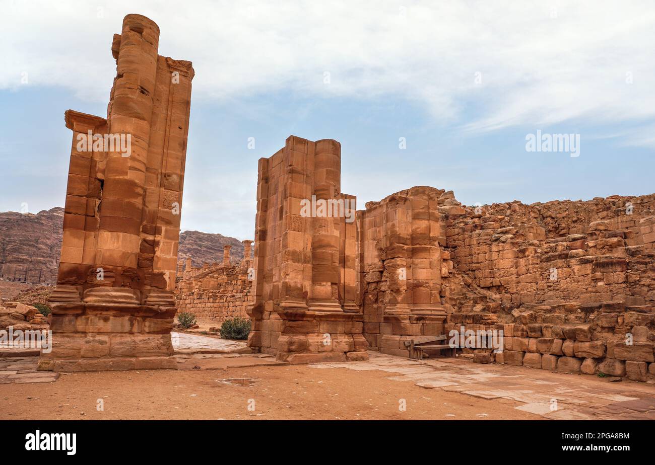 Remains of arched gate in Petra, Jordan Stock Photo - Alamy