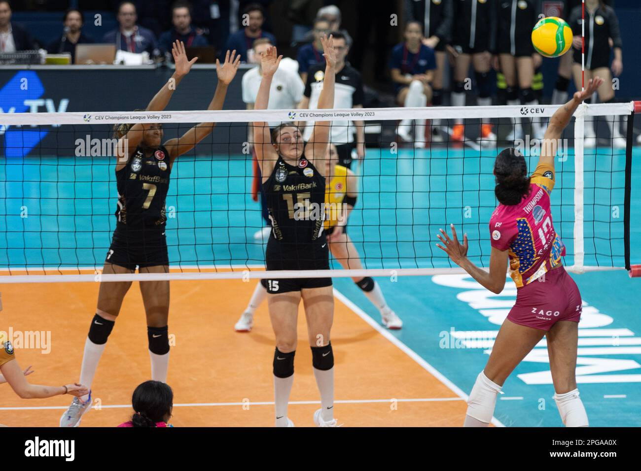 Attack of Jordan Thompson (Vero Volley Milano Stock Photo - Alamy