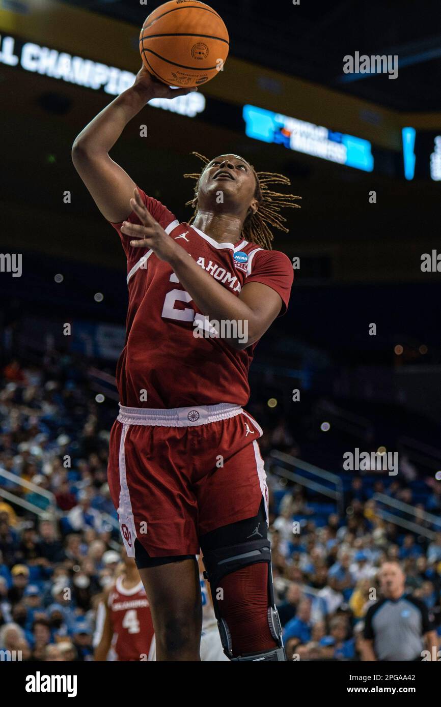 Oklahoma Sooners forward Madi Williams (25) scores during a NCAA women ...