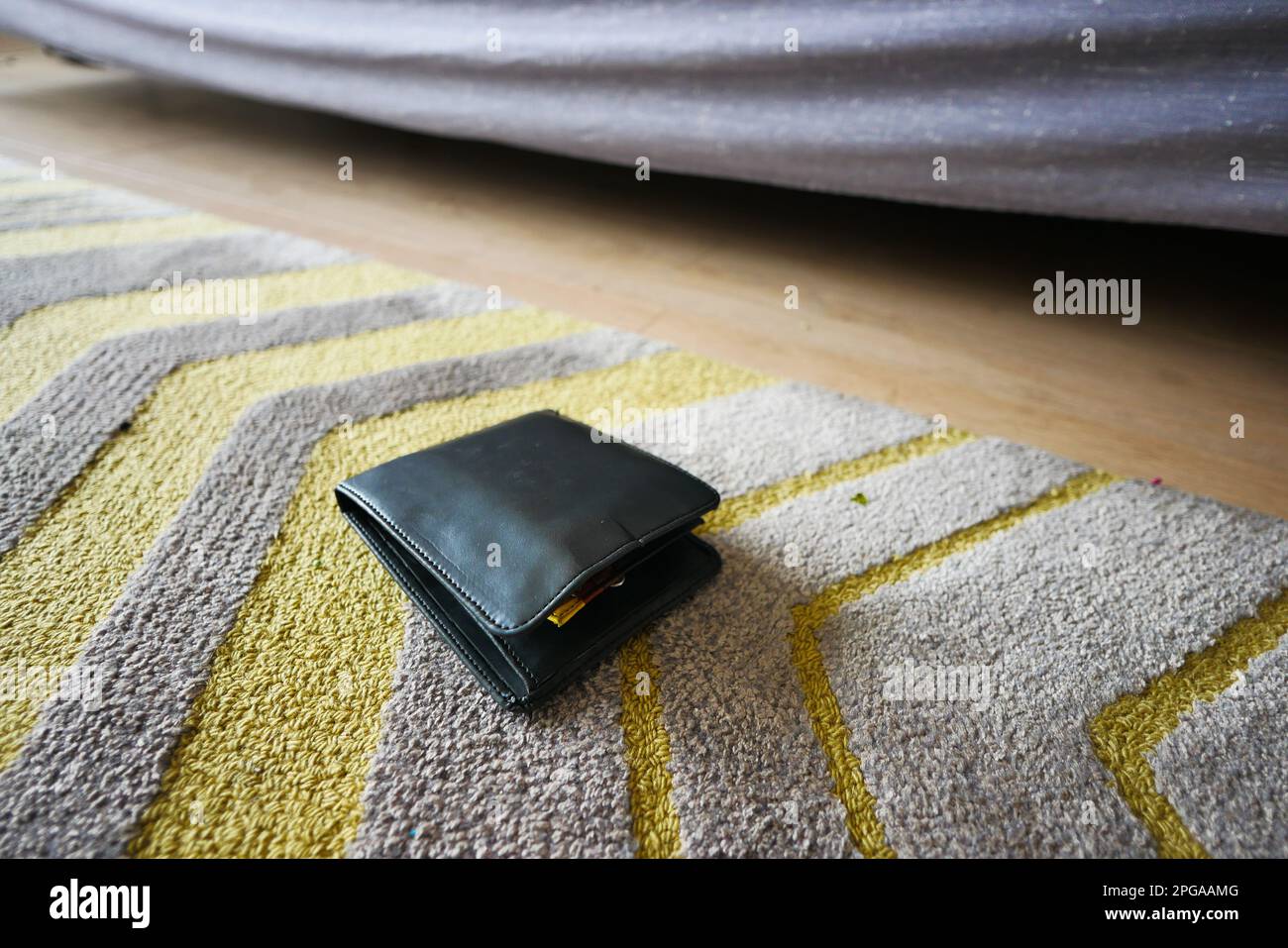 left wallet on floor at home Stock Photo - Alamy