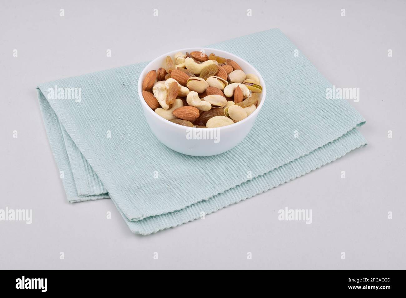 Pista nuts hi-res stock photography and images - Alamy