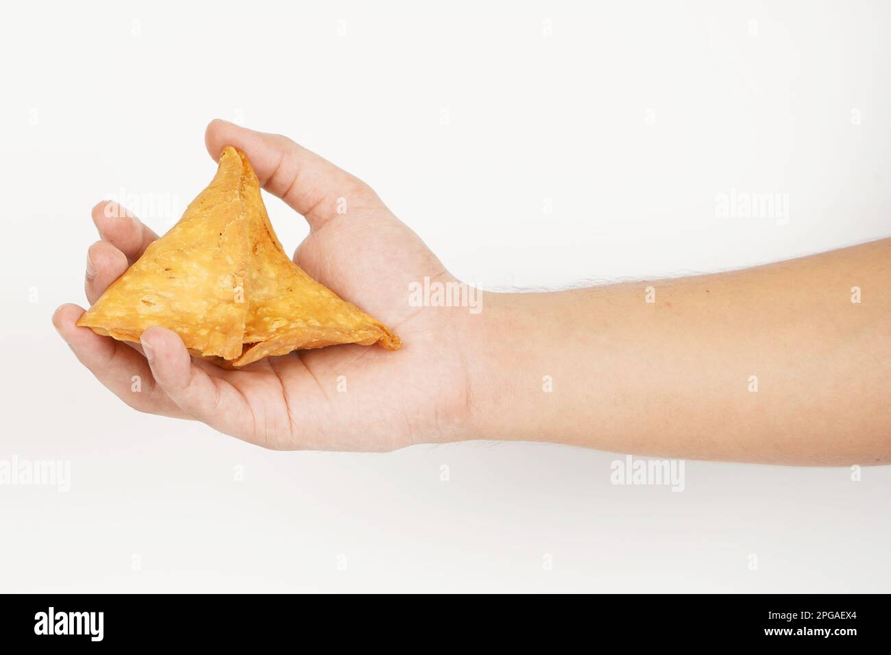 Samosa hand hi-res stock photography and images - Alamy