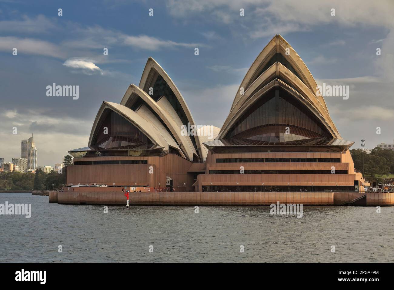 564 View from the north of the Sydney CBD skyline and the Opera House ...