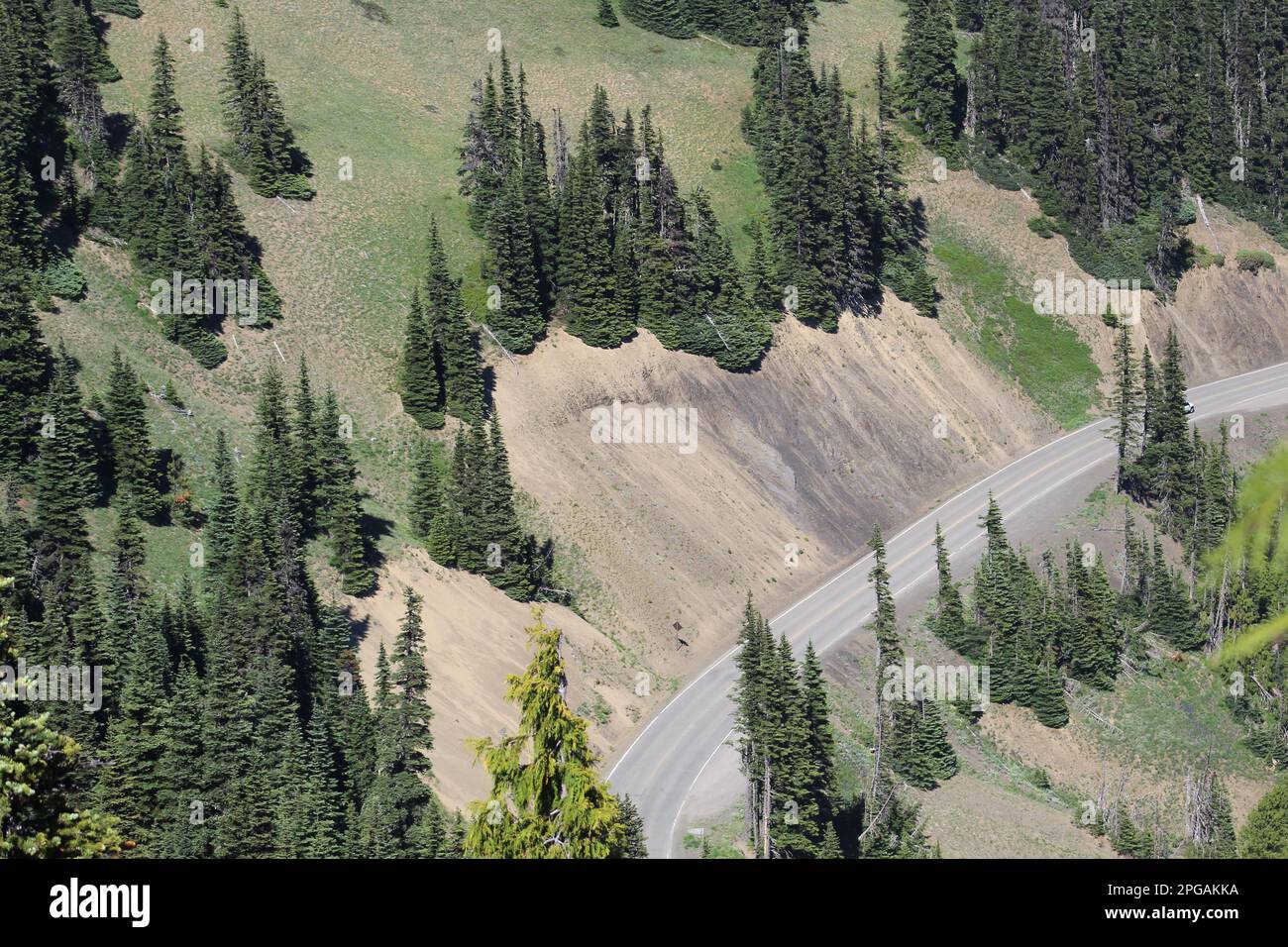 Side cliff road hi-res stock photography and images - Alamy