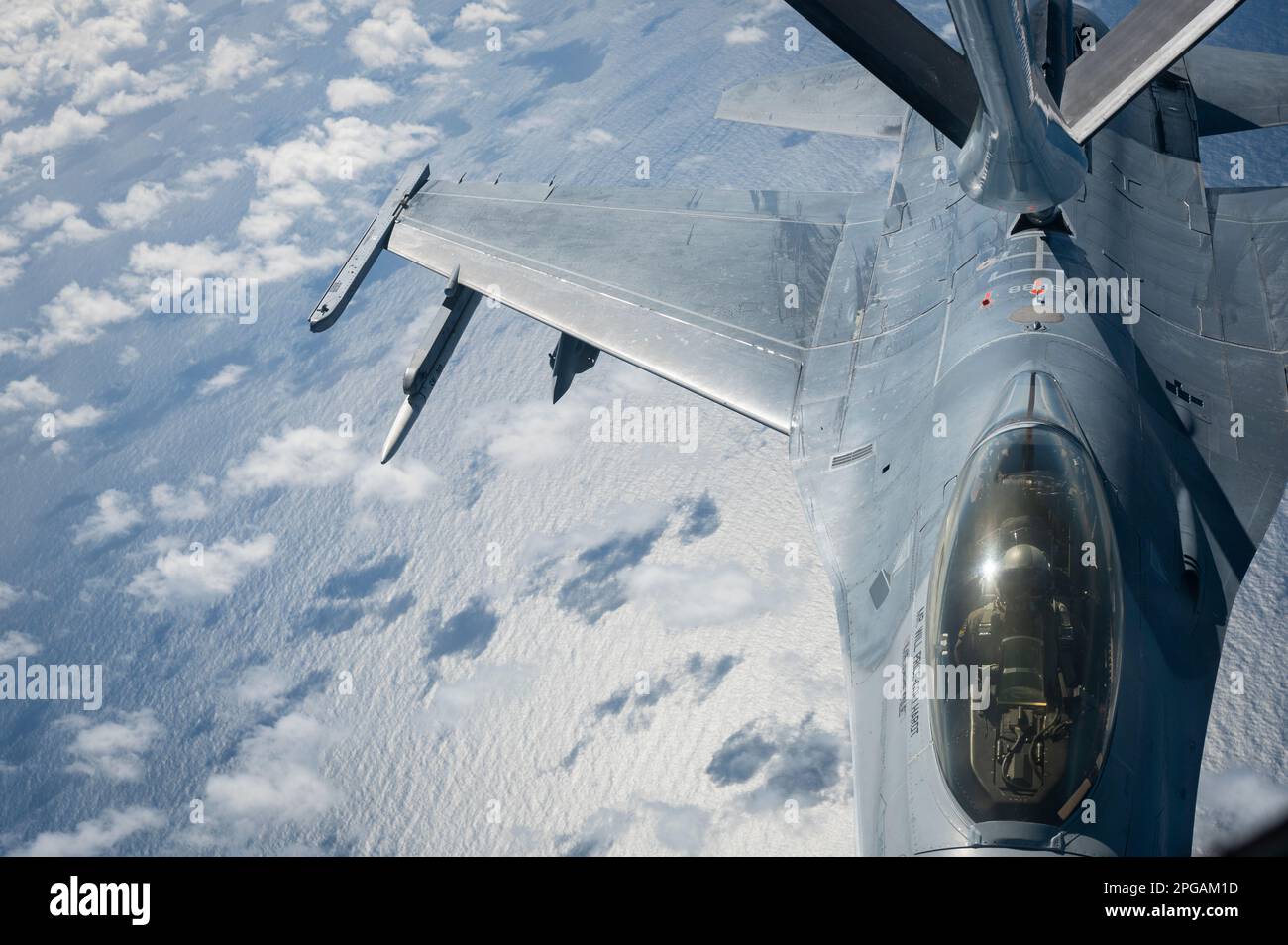A KC-135 Stratotanker from the 370th Flight Test Squadron, 413th Flight ...