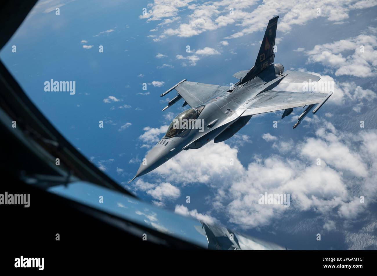 A KC-135 Stratotanker from the 370th Flight Test Squadron, 413th Flight ...