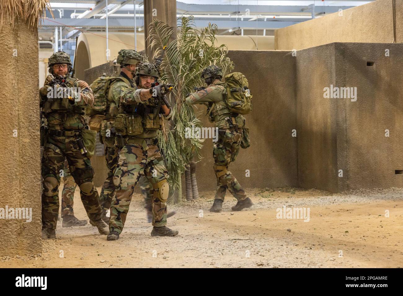 Dutch Marines with Marine Squadron Carib, Netherlands Marine Corps ...
