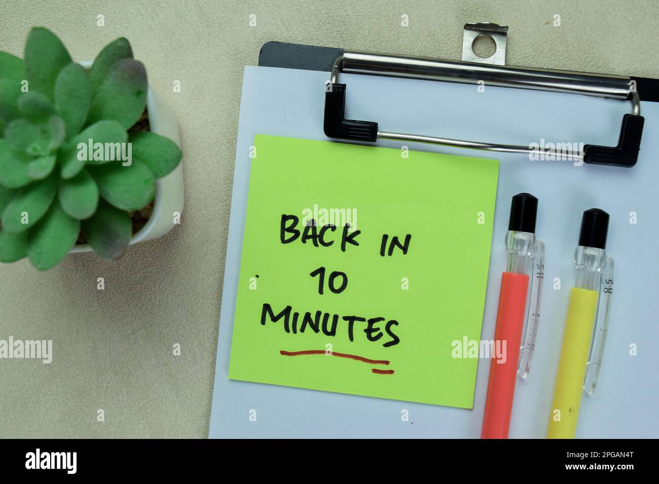 Back in 10 minutes sign hi-res stock photography and images - Alamy