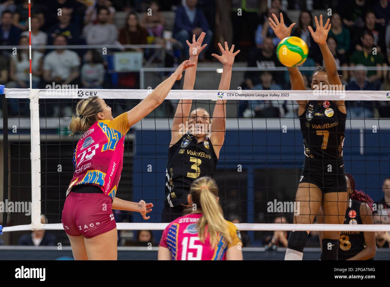 Attack of Jordan Larson (Vero Volley Milano Stock Photo - Alamy