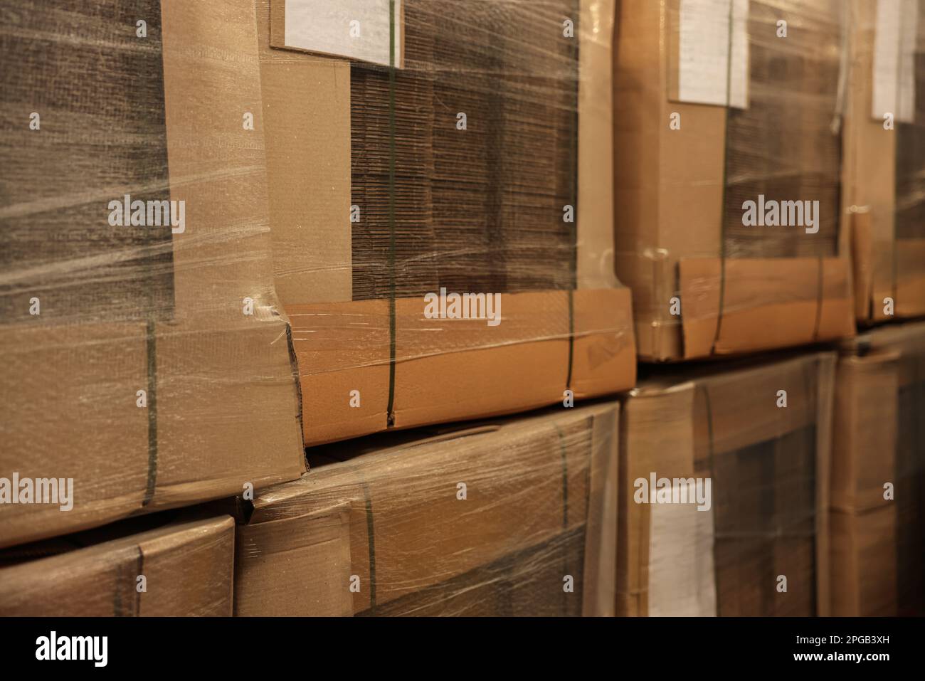 Stacked boxes in warehouse hi-res stock photography and images - Alamy