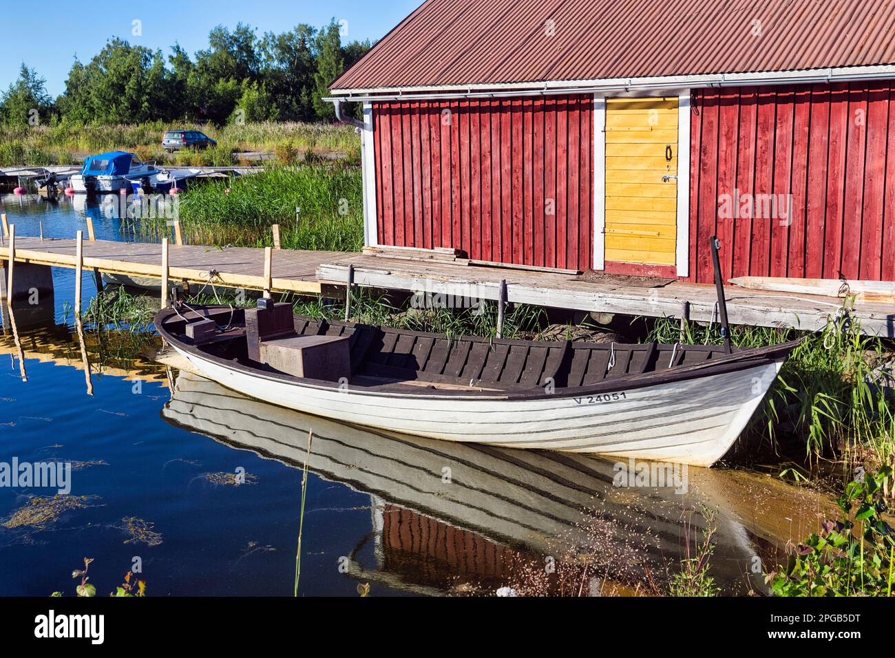 Red boathouse in Svedjehamn fishing harbour, Bjoerkoeby, Korsholm ...