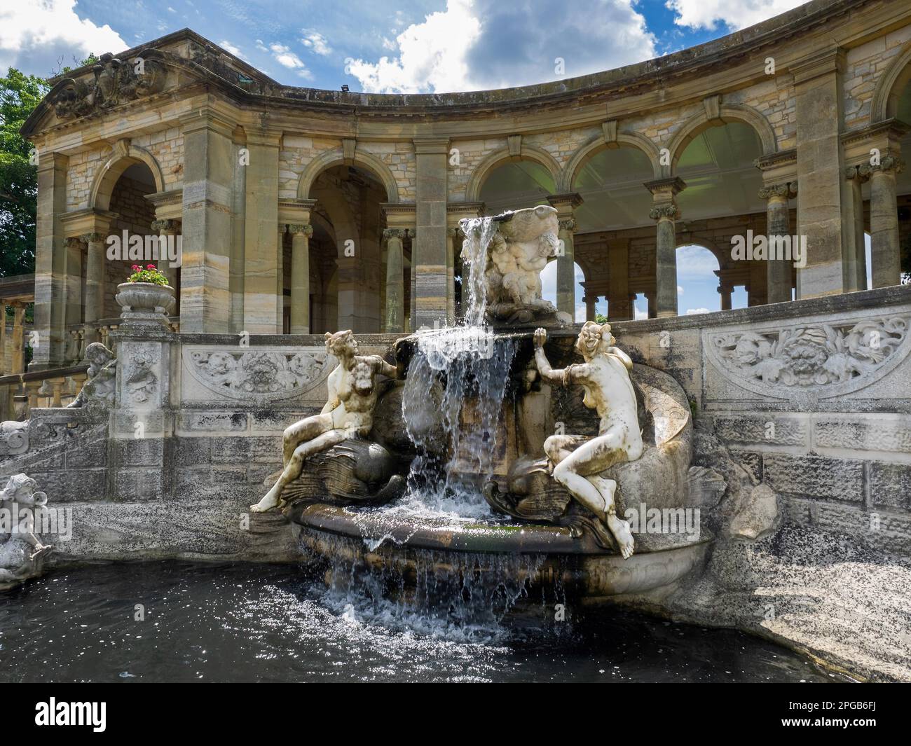 Nymph fountain hi-res stock photography and images - Alamy