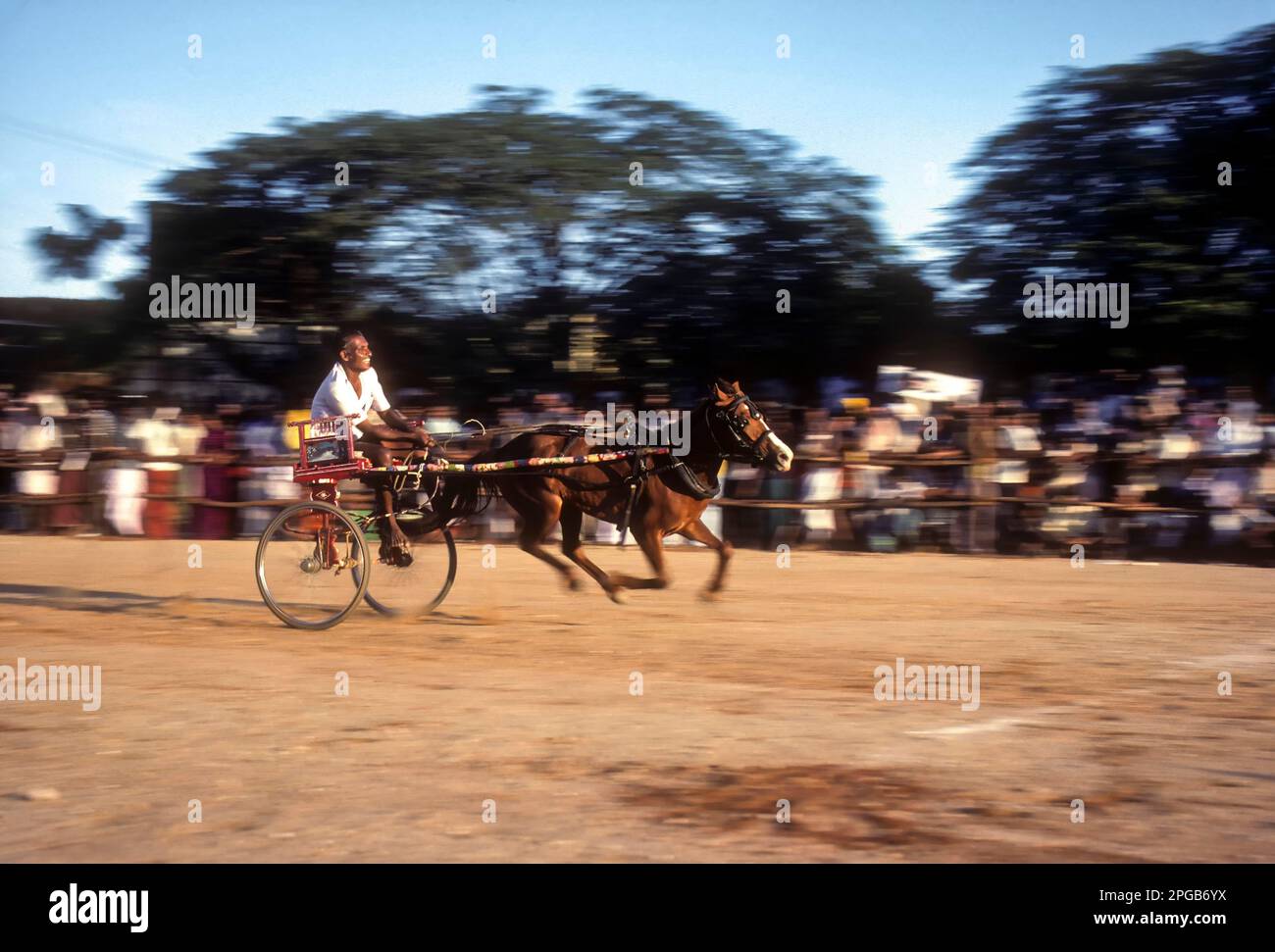Horse cart race hi-res stock photography and images - Alamy