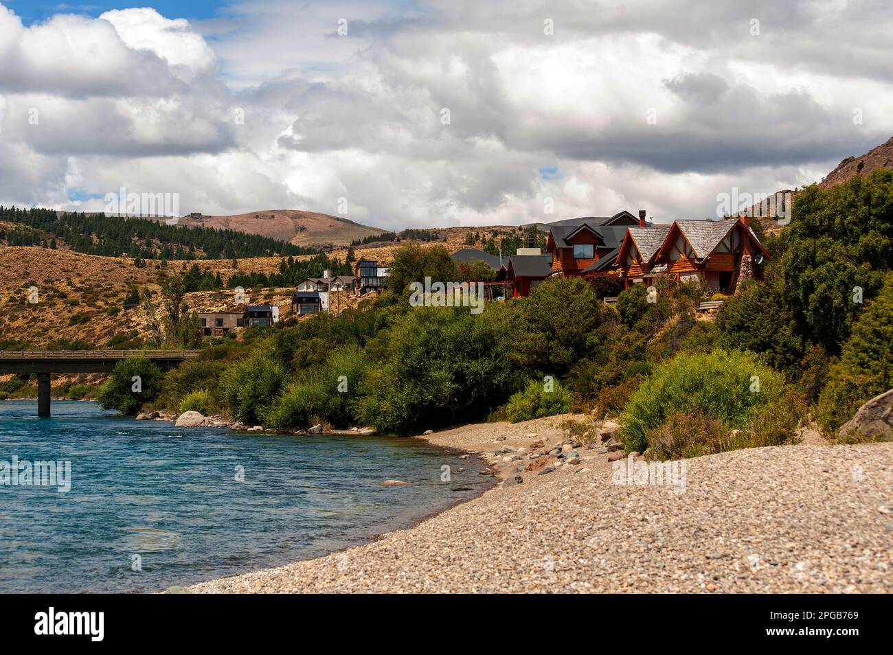 Beautiful houses at the Limay River, marking the border between Neuquén ...