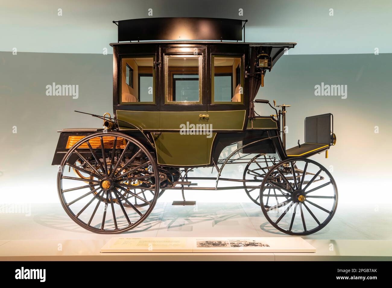 Benz Omnibus (1895), Mercedes Museum, Stuttgarts most visited museum is ...