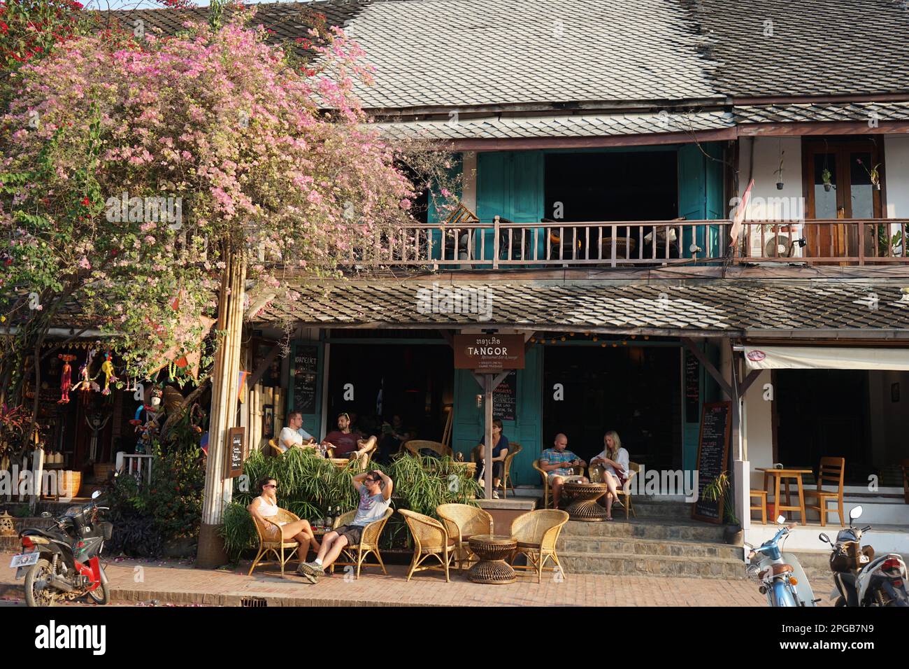 Luang road hi-res stock photography and images - Alamy