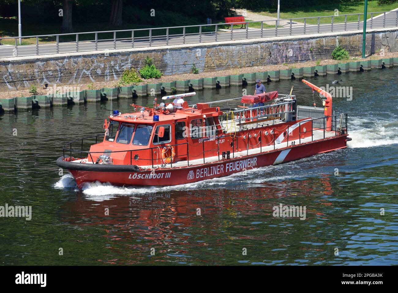 Firefighter boat hi-res stock photography and images - Alamy