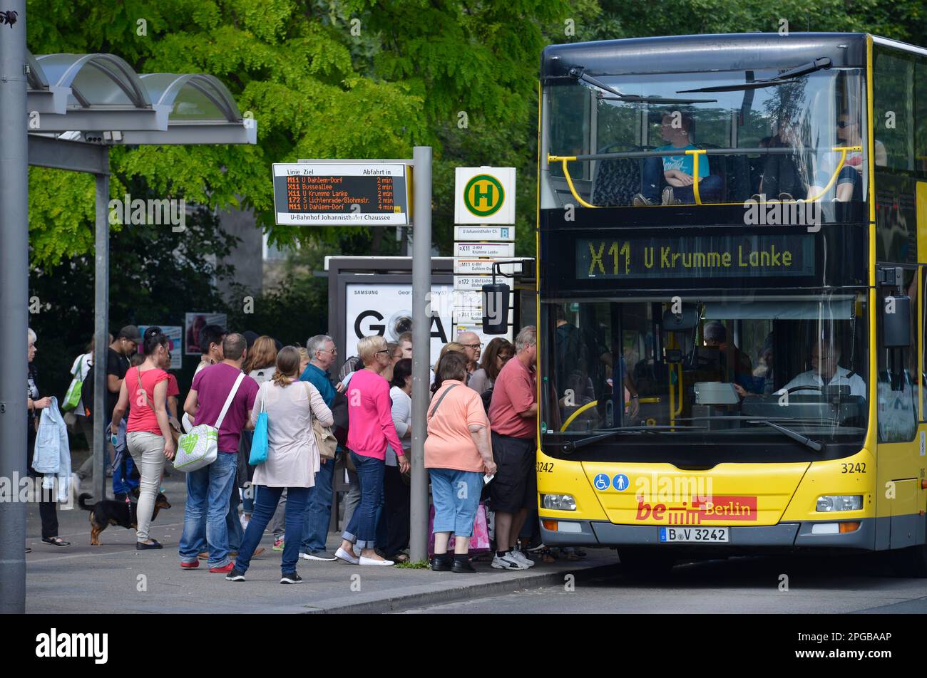 Bus stop, Johannisthaler Chaussee, Gropiusstadt, Neukoelln, Berlin ...
