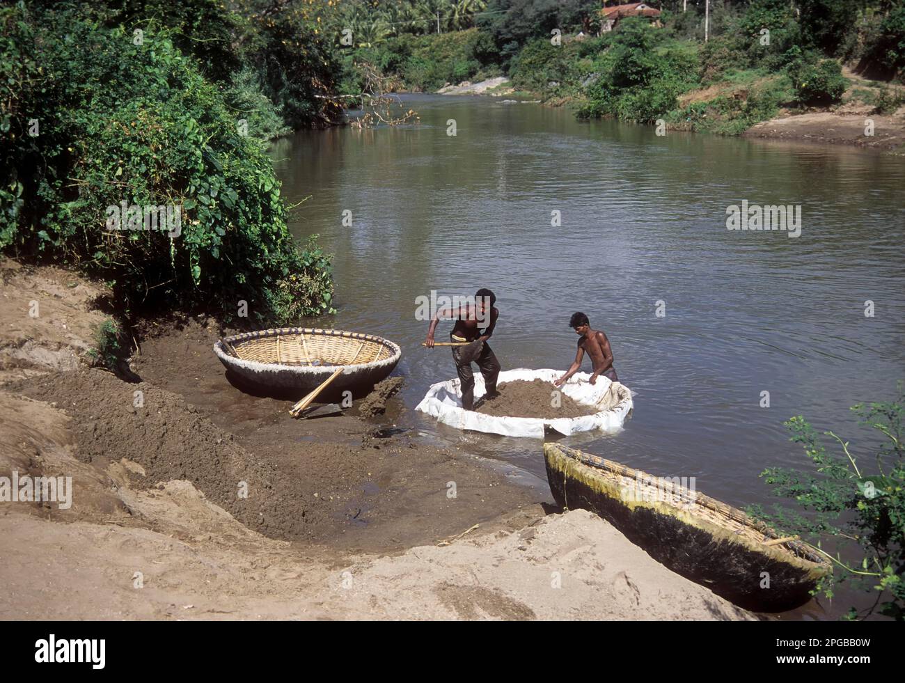 River sand hi-res stock photography and images - Alamy