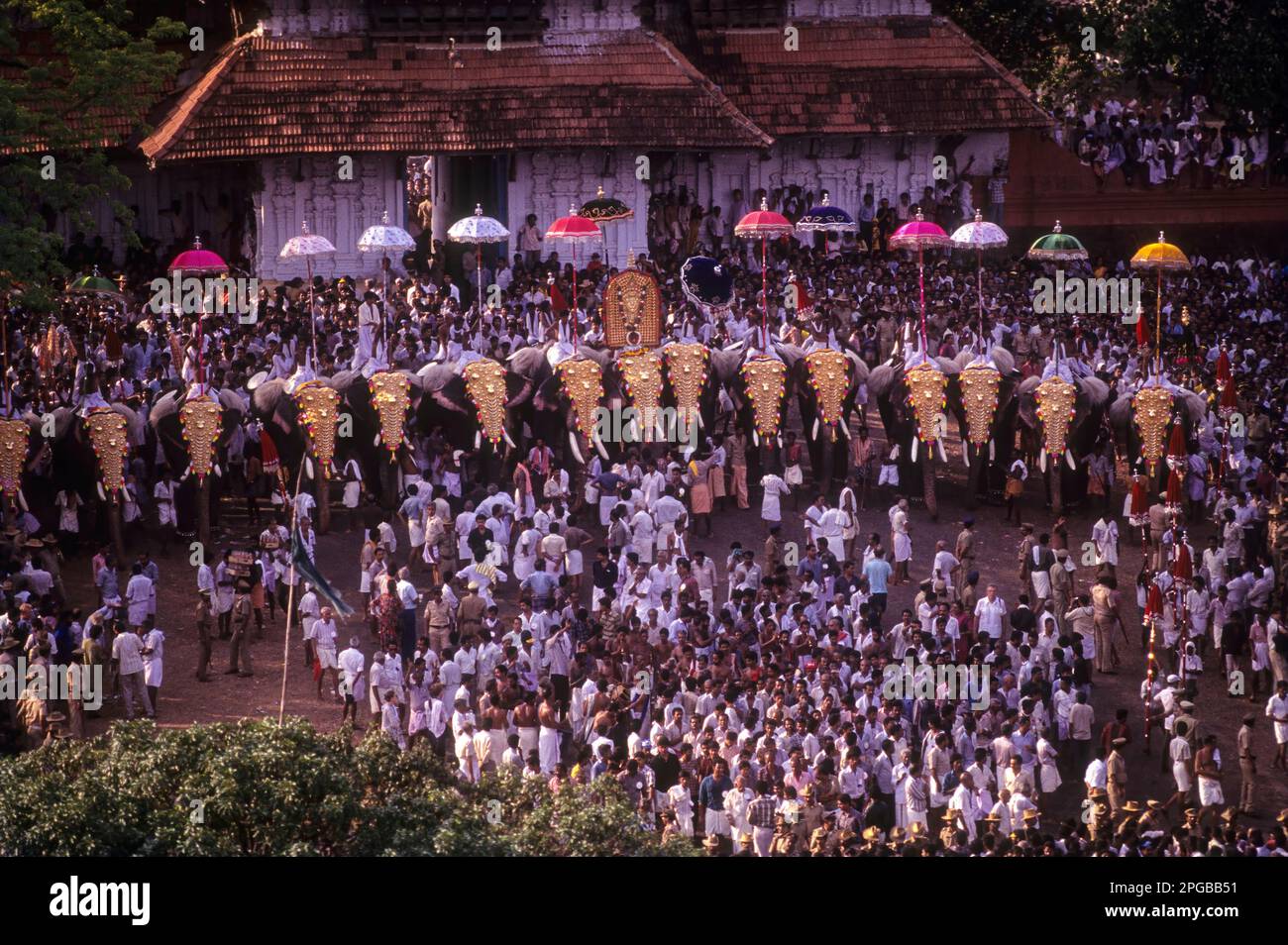 The eagerly awaited Changing of Umbrellas event, Kutamattam, Pooram ...