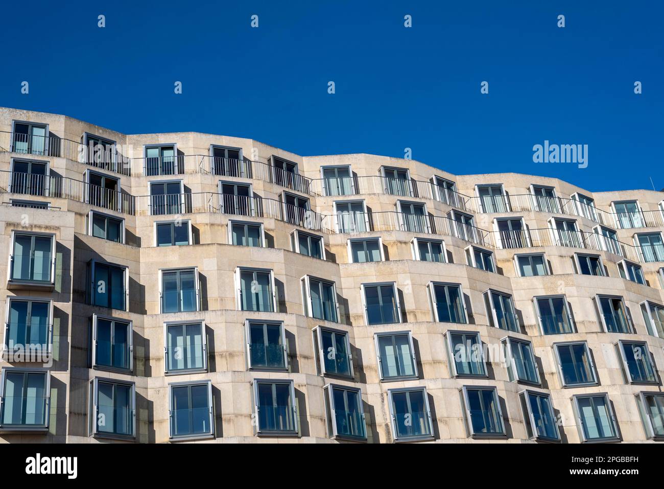 Office diplomacy hi-res stock photography and images - Alamy