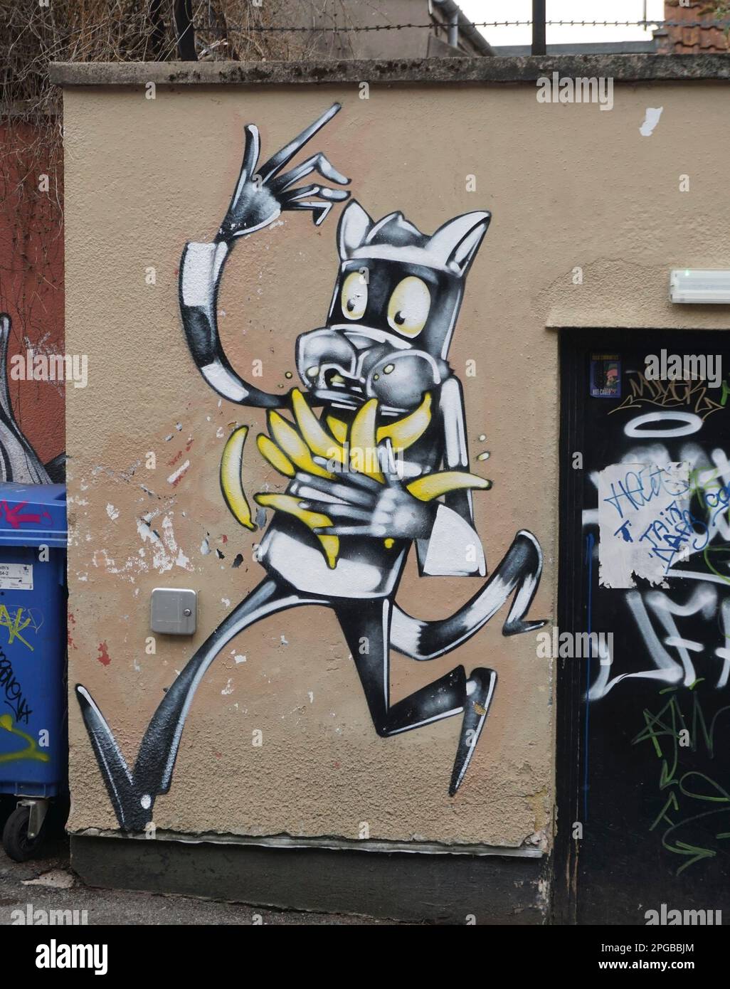 Bristol graffiti urban street art hi-res stock photography and images ...