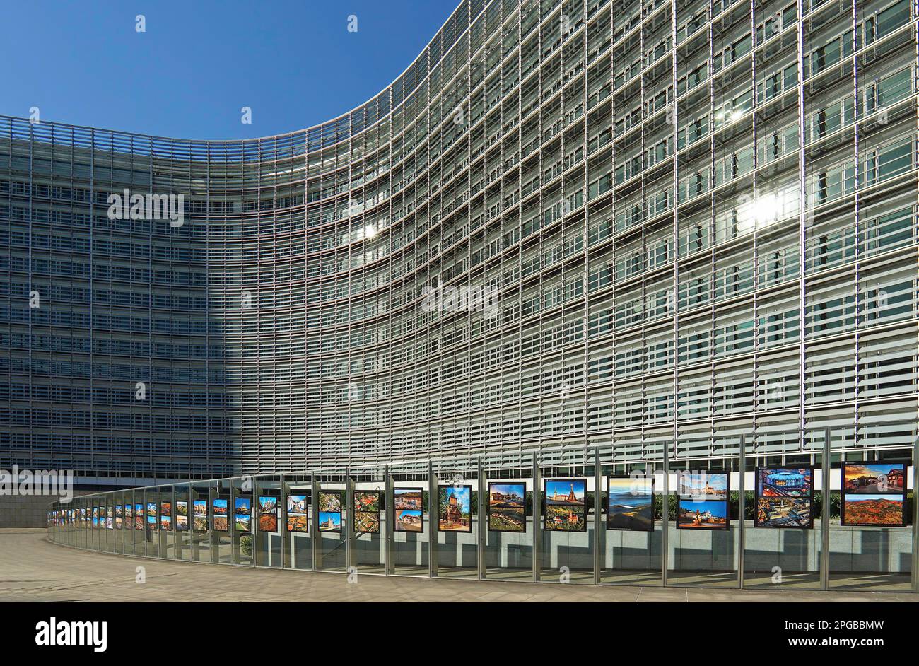 Pictures of the Czech Republic in front of Berlaymont building, seat of ...