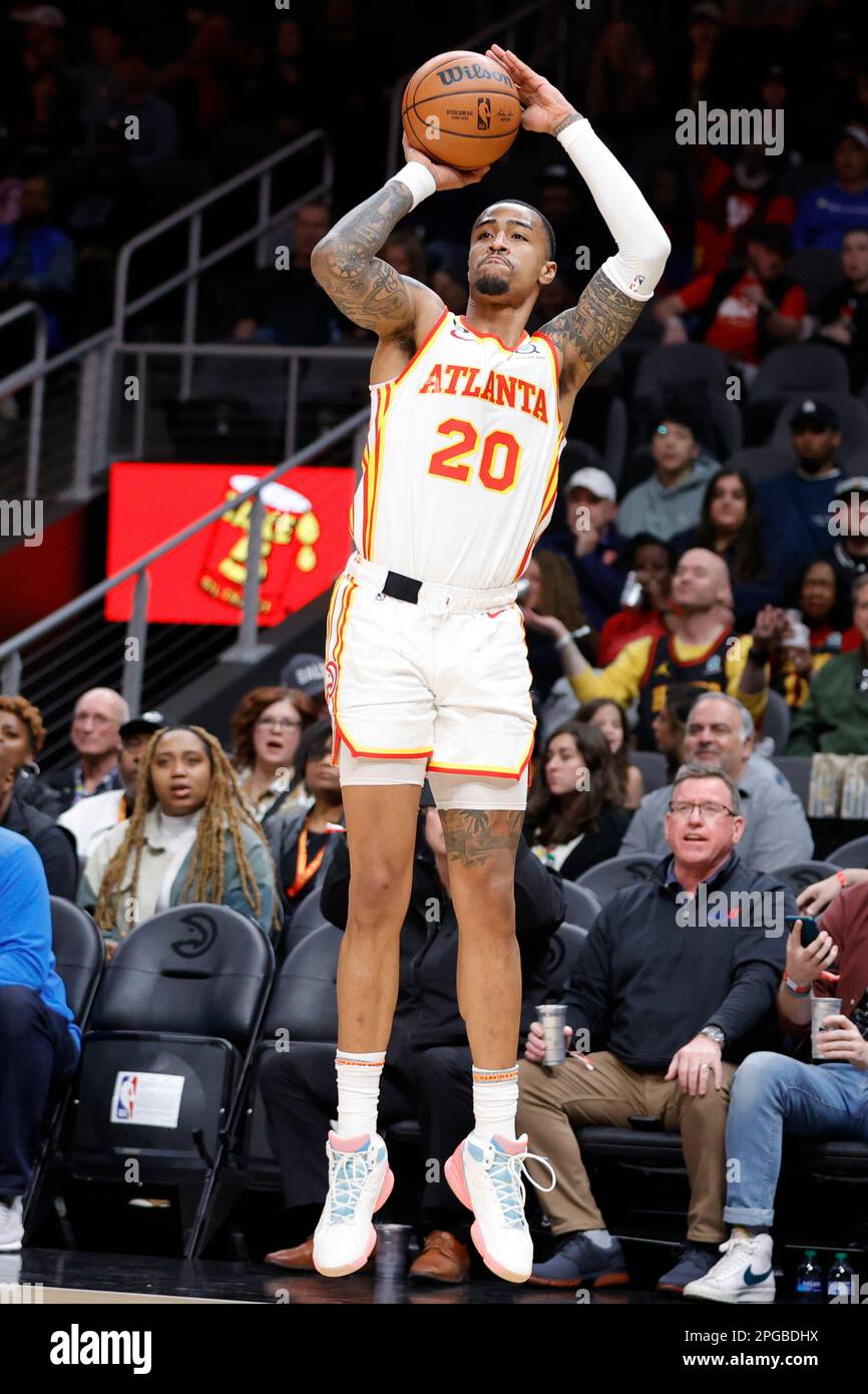 Atlanta Hawks forward John Collins shoots during the first half of an ...