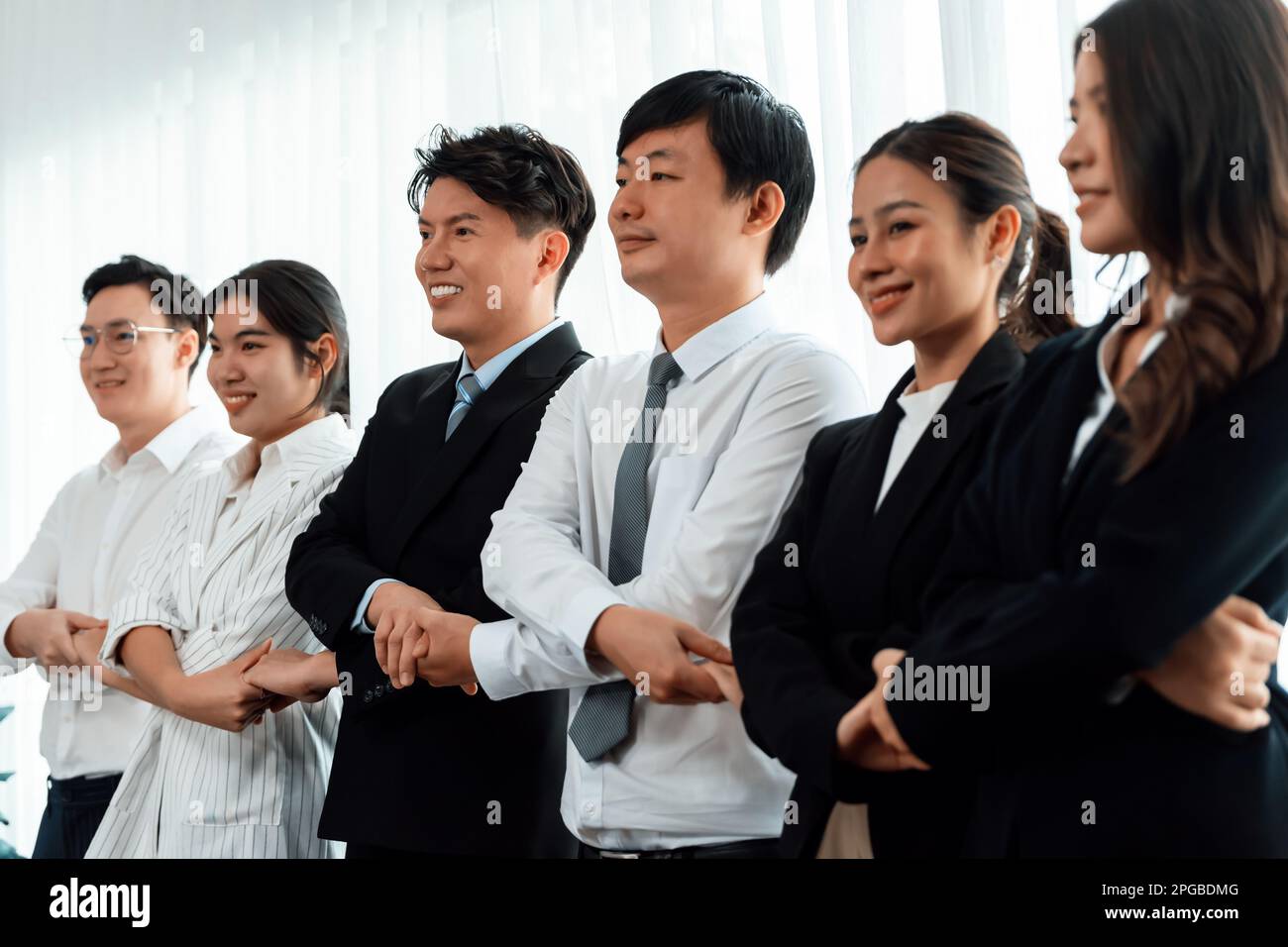 Cohesive bonding hi-res stock photography and images - Alamy