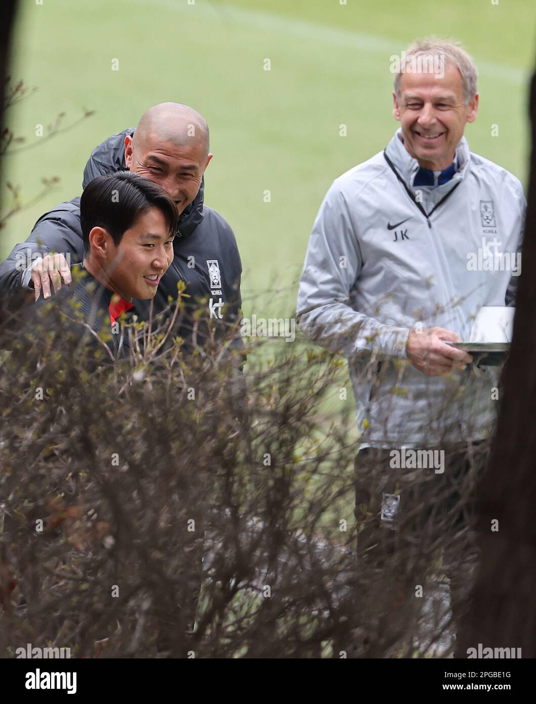 22nd Mar, 2023. S. Korean national football squad Cha Doo-ri (C), a ...