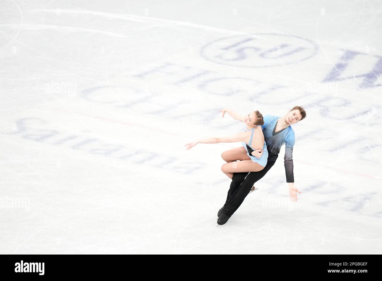 Brooke Mcintosh and Benjamin Mimar of Canada perform during the pairs ...