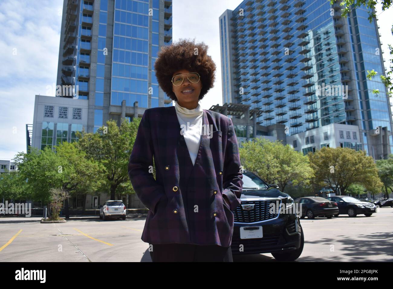 Woman modeling with car hi-res stock photography and images - Alamy