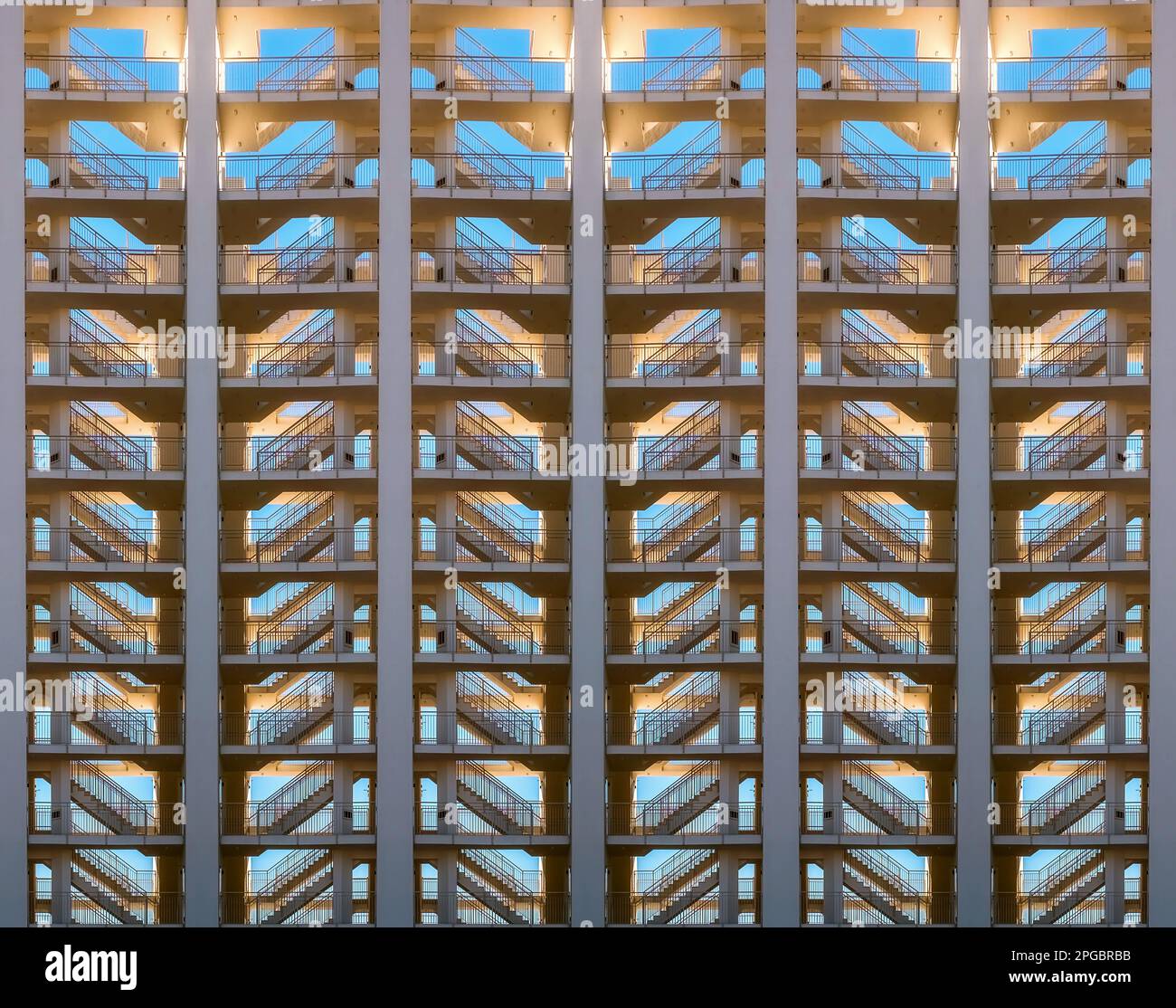 Office block stairwell hi-res stock photography and images - Alamy
