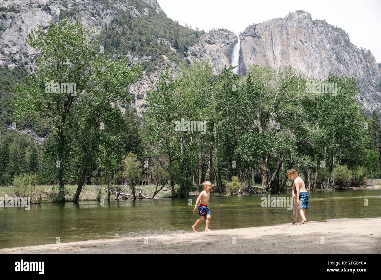 Boys playing in river hi-res stock photography and images - Alamy