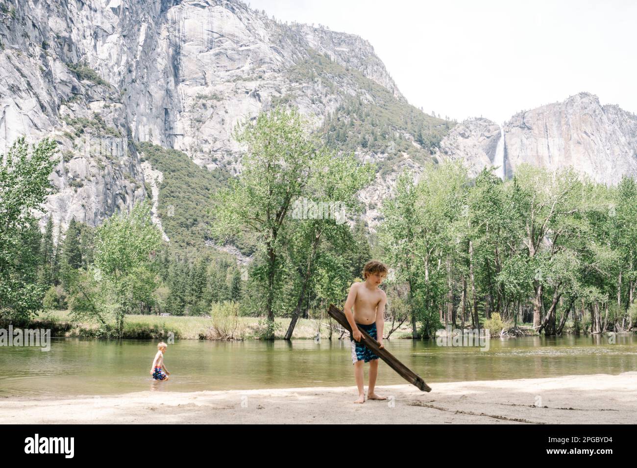 Boys playing by river hi-res stock photography and images - Alamy
