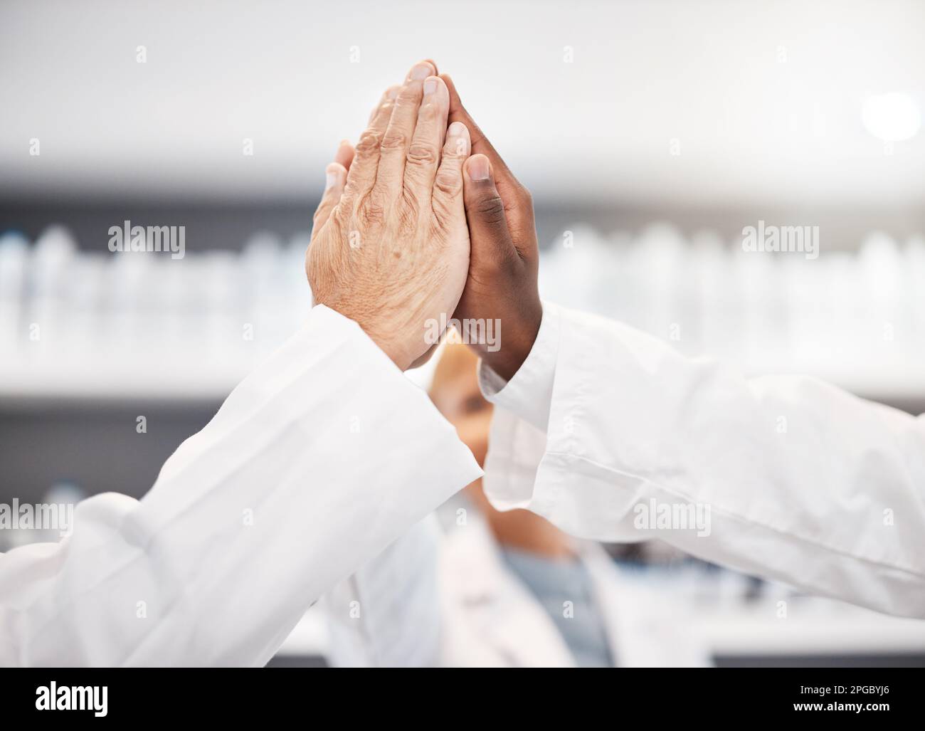 Helping scientist hi-res stock photography and images - Alamy