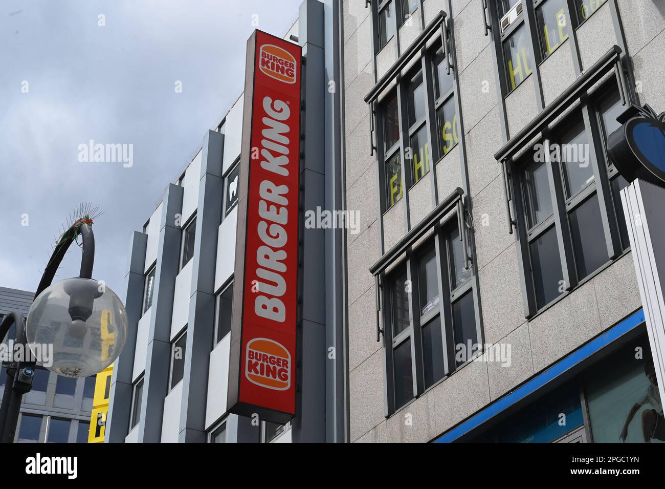 Dpa logo fast food chain hi-res stock photography and images - Alamy