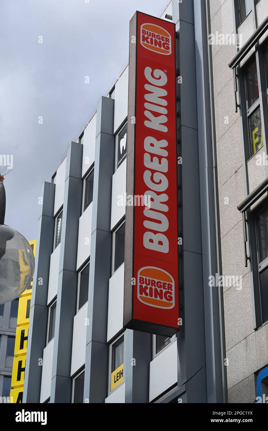 Dpa logo fast food chain hi-res stock photography and images - Alamy