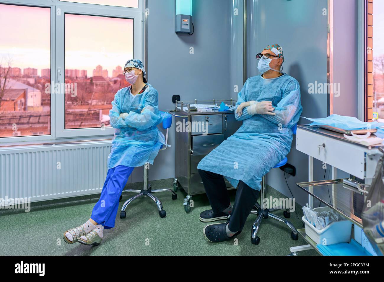 surgeon is sitting on a chair in the operating room Stock Photo - Alamy