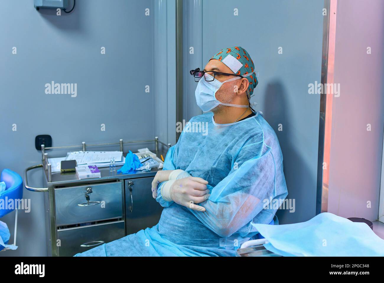 surgeon is sitting on a chair in the operating room Stock Photo - Alamy