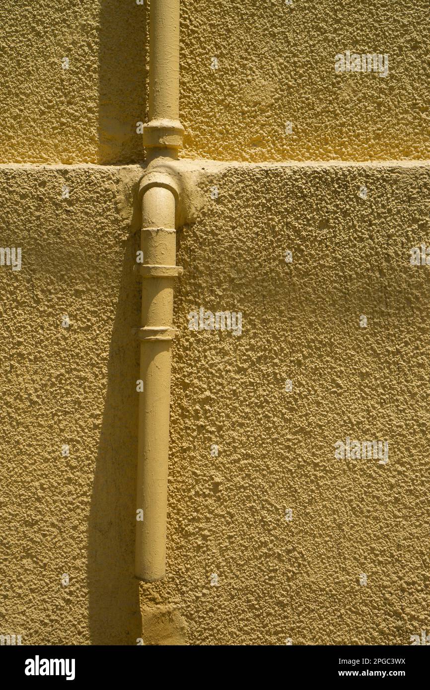 Wall plumb hi-res stock photography and images - Alamy