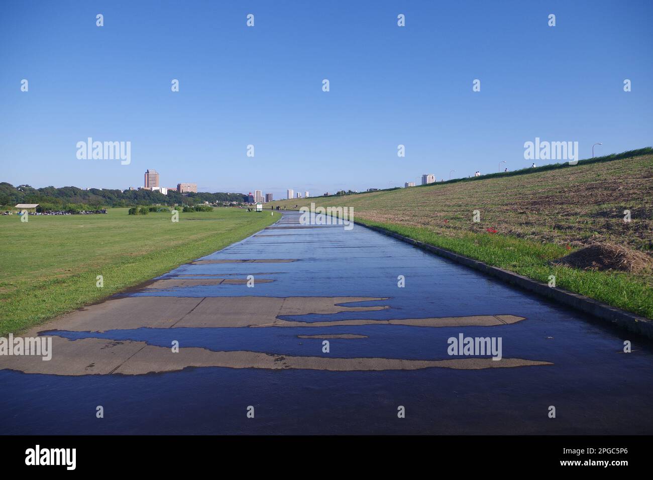 Wet path hi-res stock photography and images - Alamy