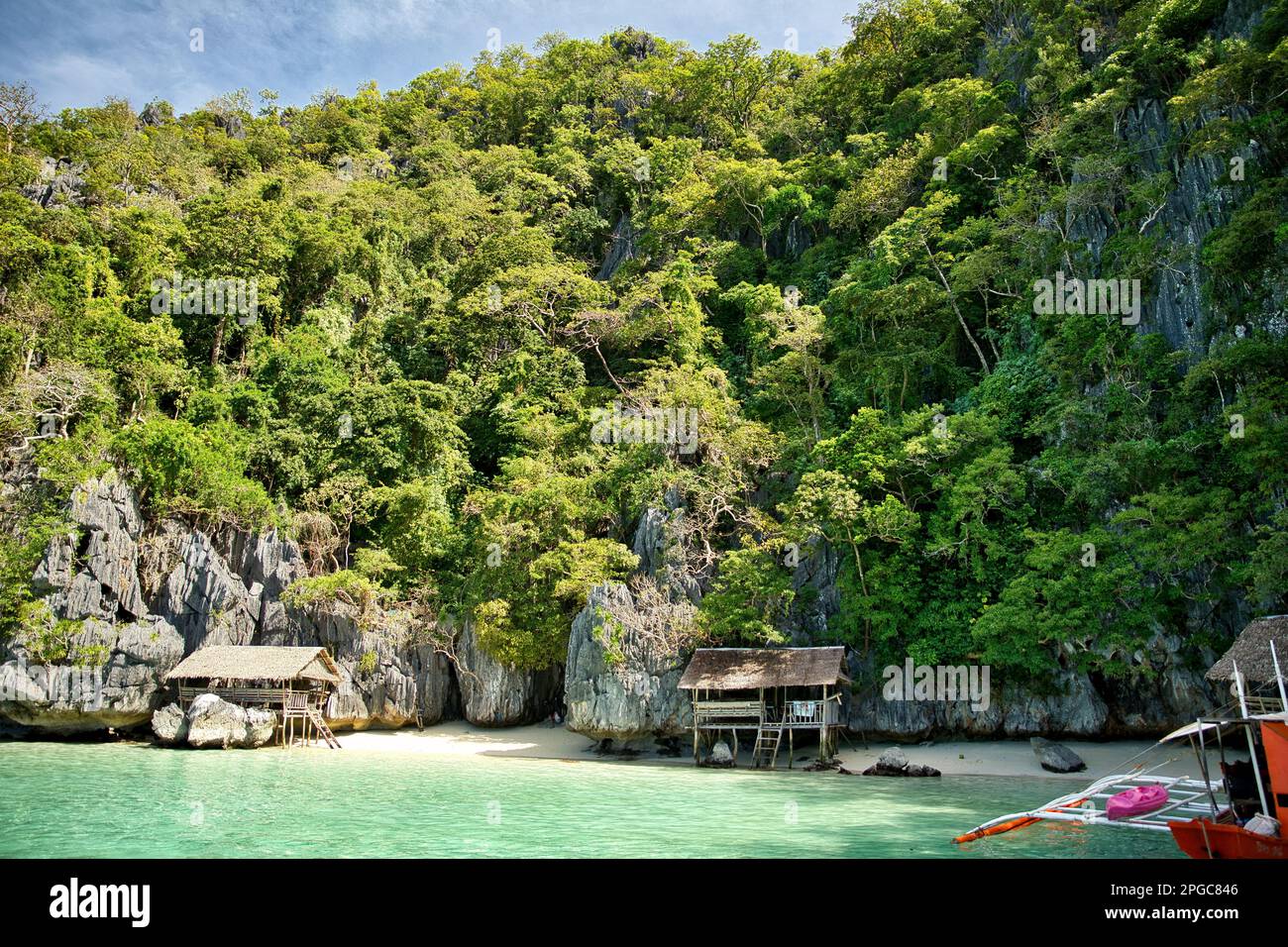 A paradisiacal beach cove in Coron, Palawan in the Philippines with ...