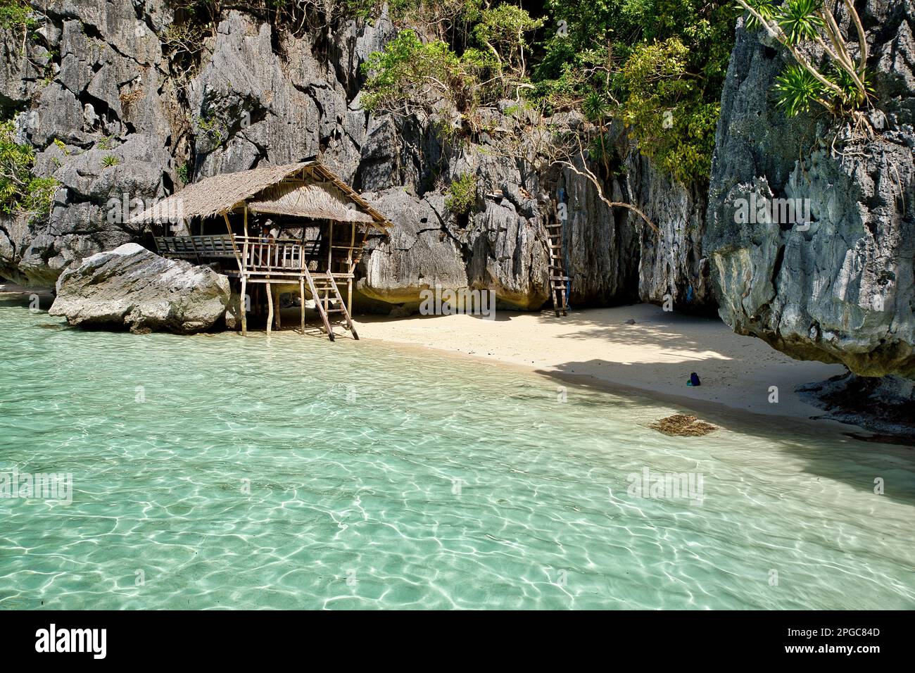 A paradisiacal beach cove in Coron, Palawan in the Philippines with ...