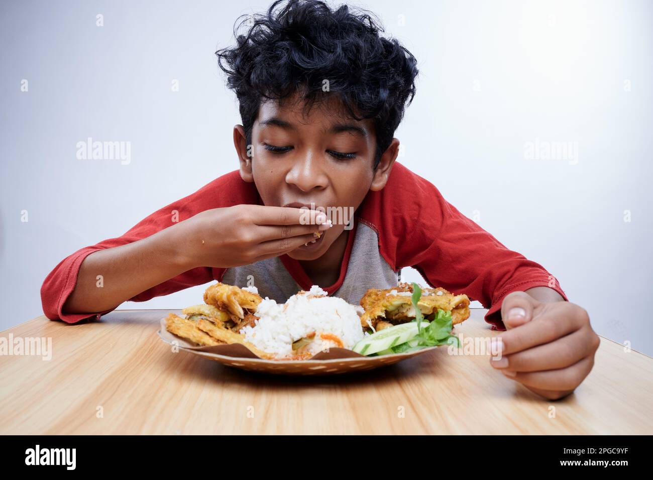 Child having Fried Chicken and rice for lunch Stock Photo - Alamy