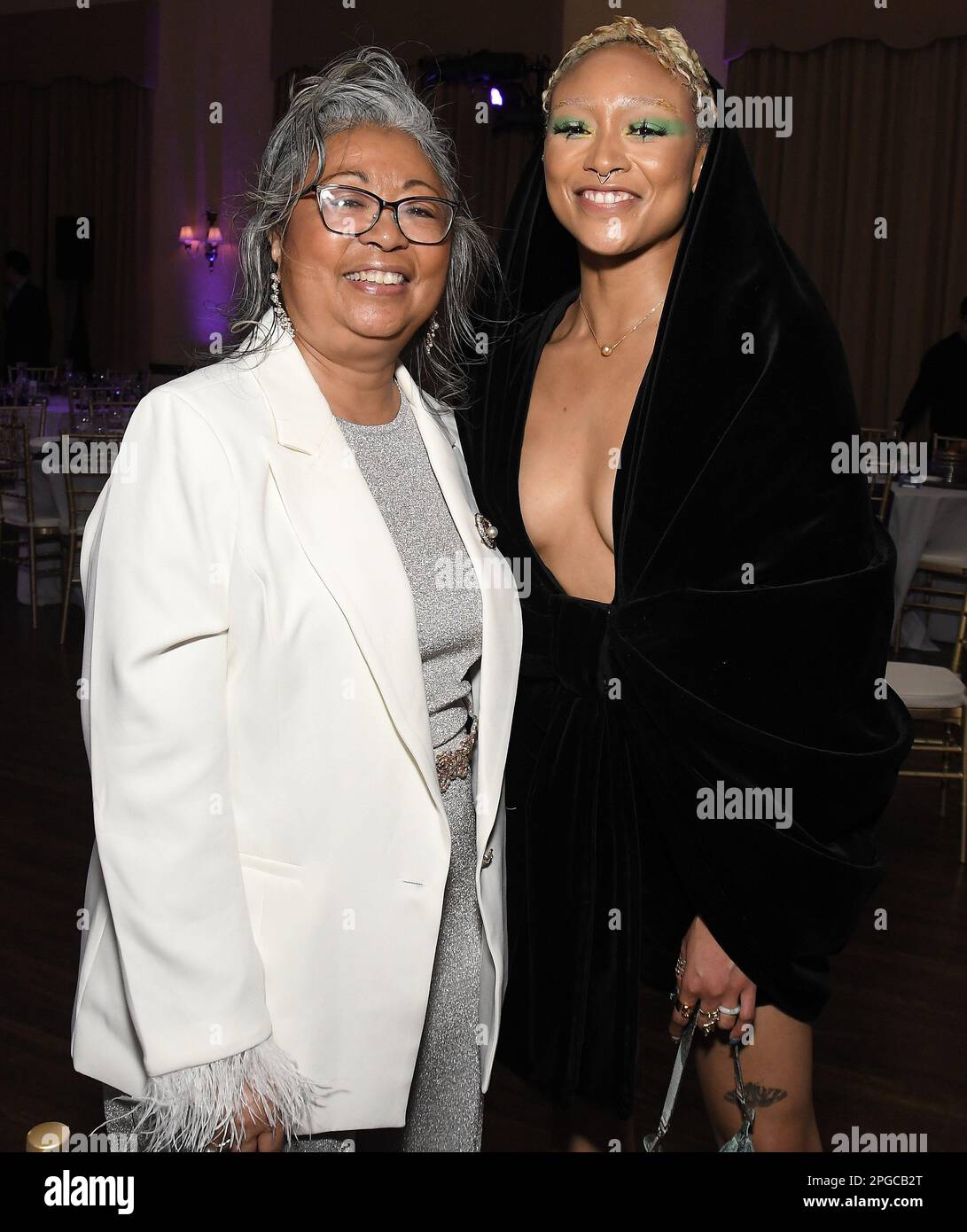 Los Angeles, USA. 21st Mar, 2023. (L-R) Mom Traci Hewwit Hobson and ...