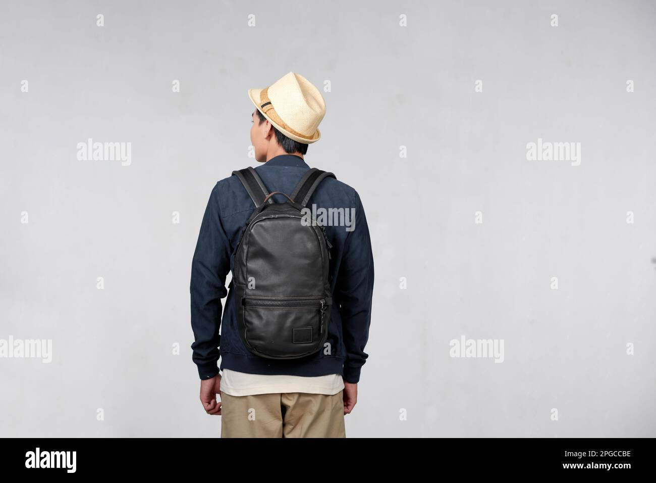 Back view young traveling man hi-res stock photography and images - Alamy