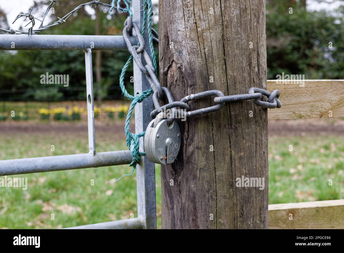 Wire locks hi-res stock photography and images - Alamy