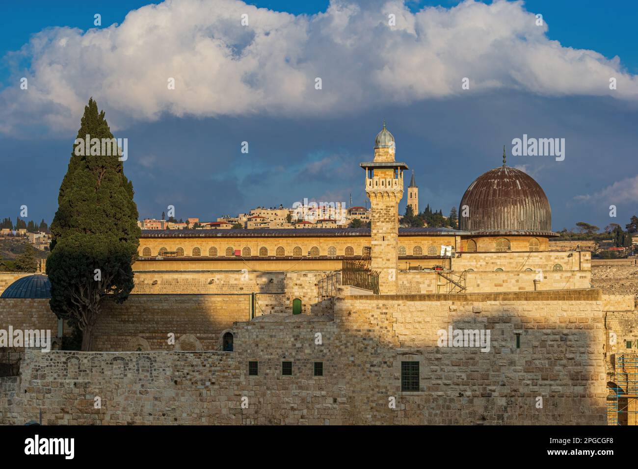 The Al-Aqsa Mosque in the old town of Jerusalem Stock Photo - Alamy