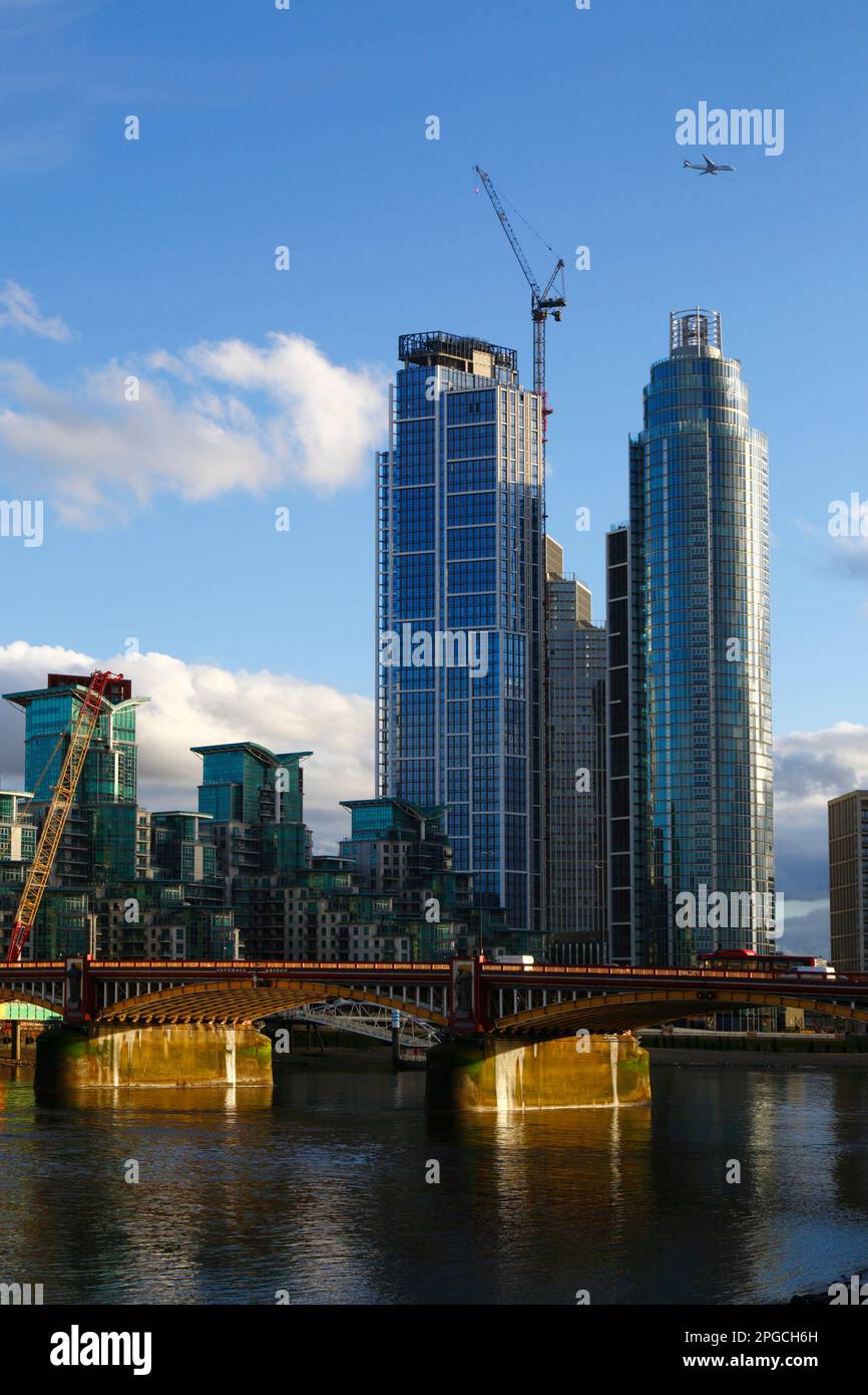 Vauxhall Bridge, modern apartment buildings in St George Wharf ...